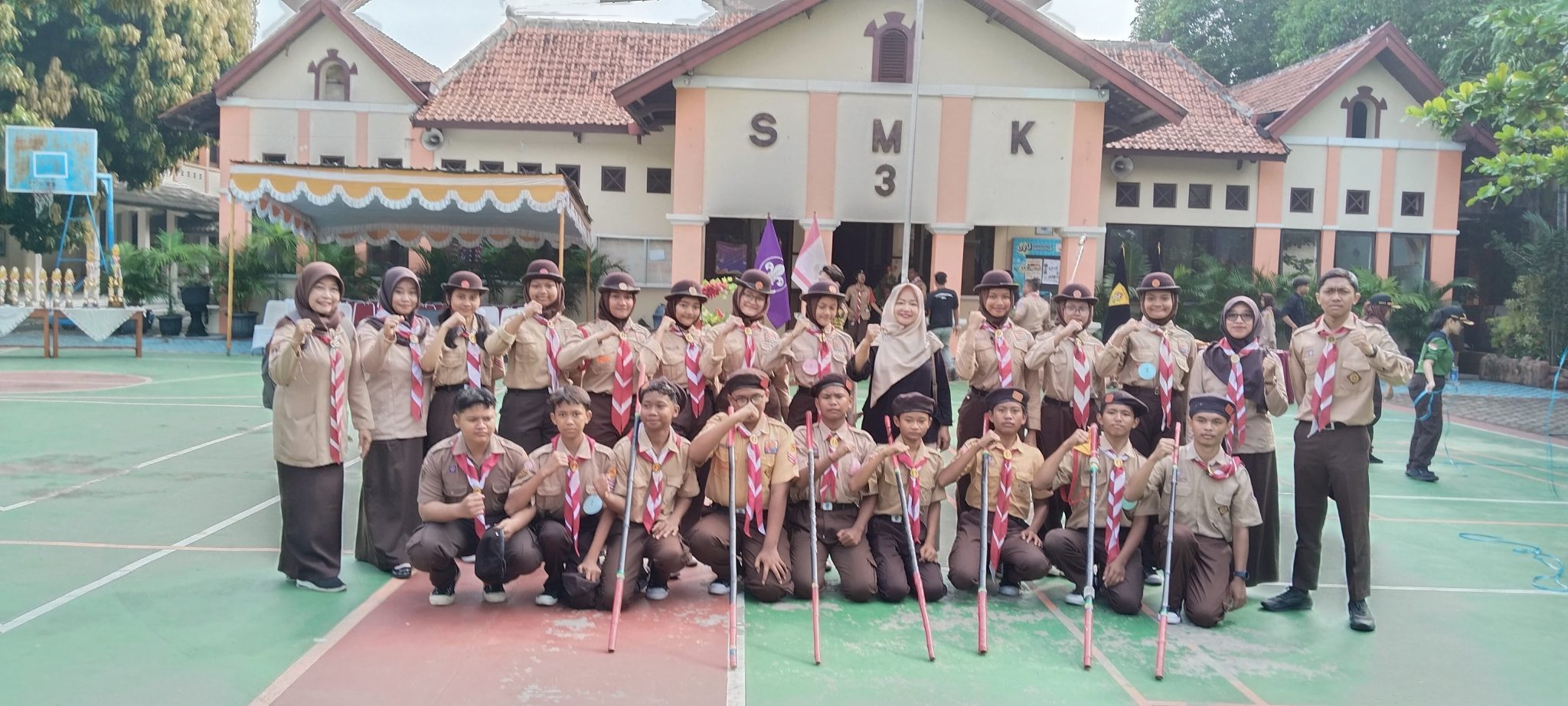 SMP Negeri 20 Kota Surakarta Ukir Prestasi di Kriya Galang Kreasi Se ...